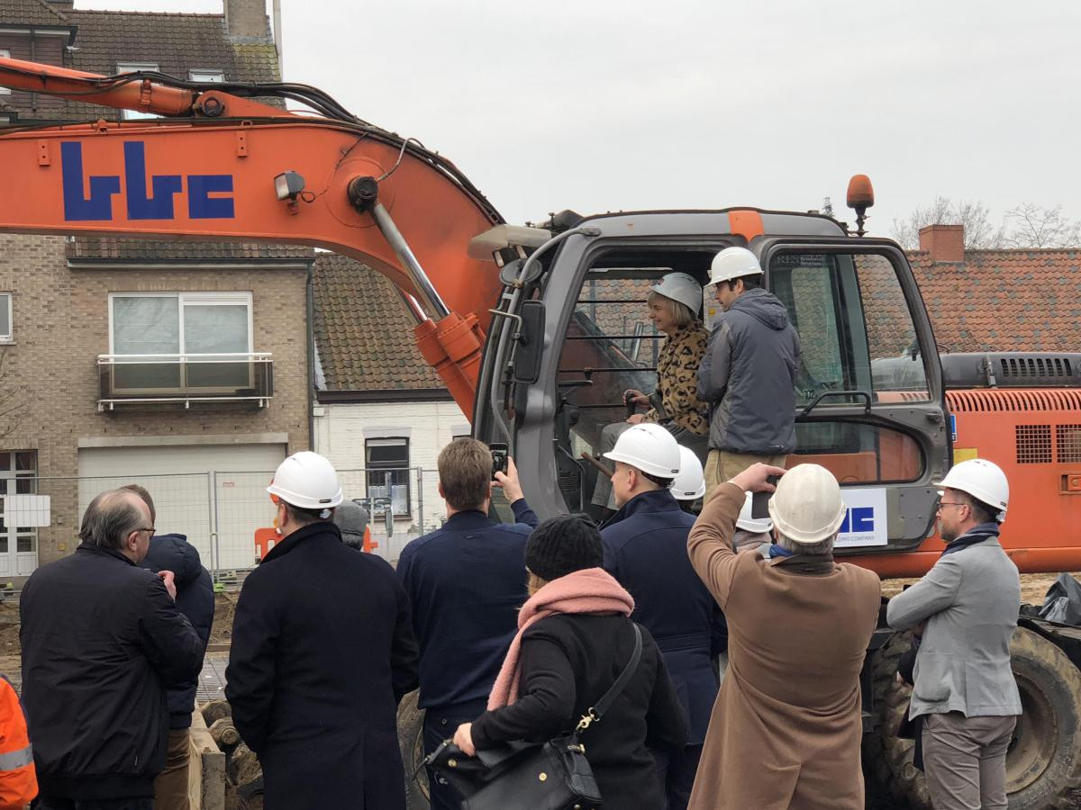 EERSTE STEEN GELEGD VOOR NIEUWBOUW COLLEGE WAREGEM