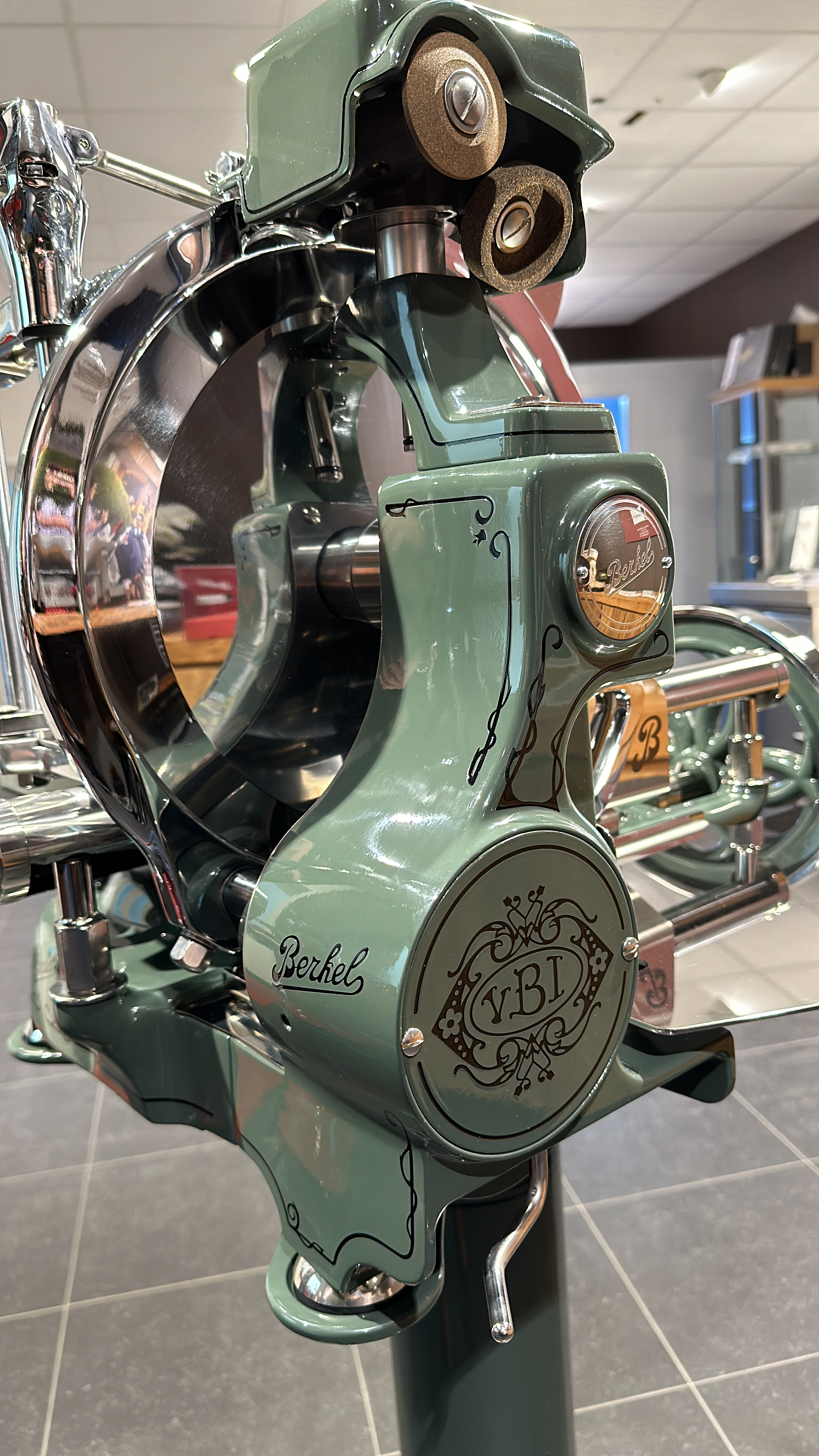 Berkel B114 "Olive Green " inclusief voet