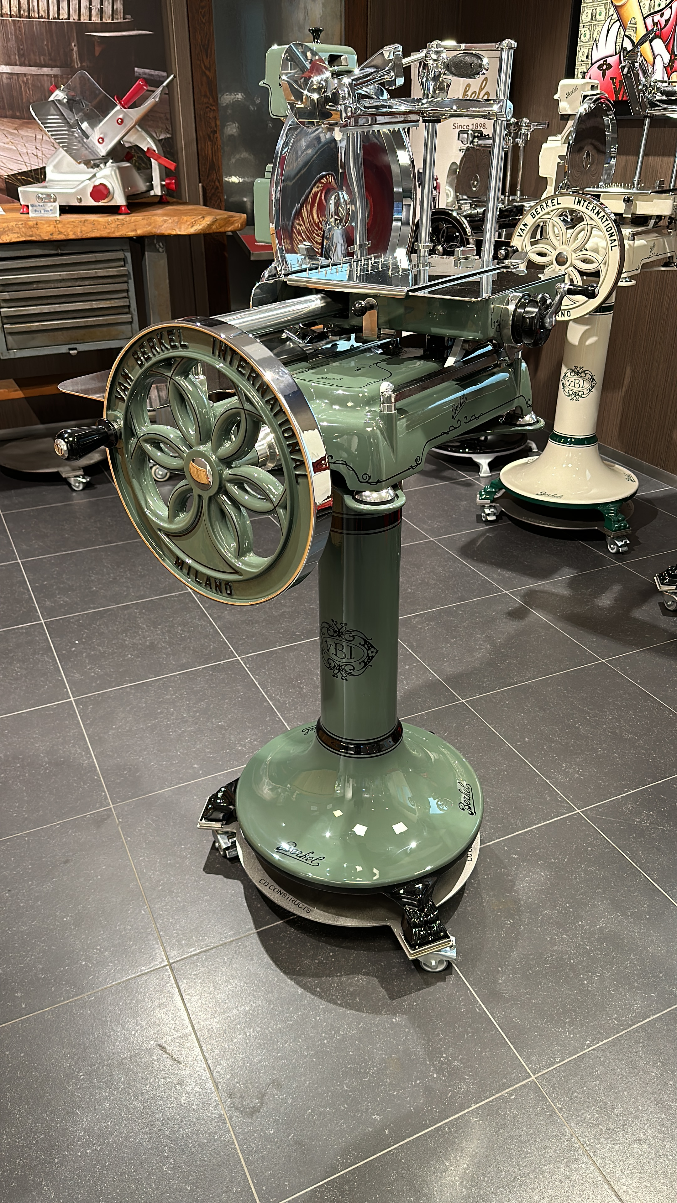 Berkel B114 "Olive Green " inclusief voet