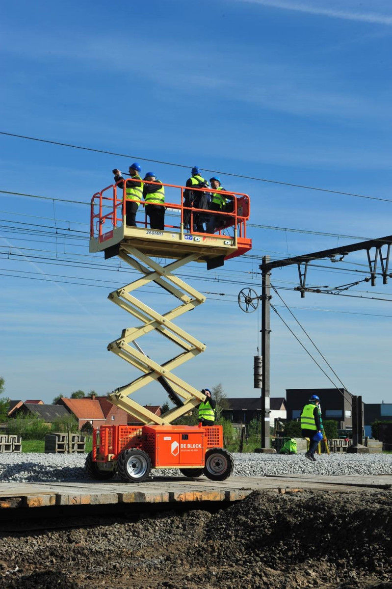 Diesel schaarlift huren - De Block