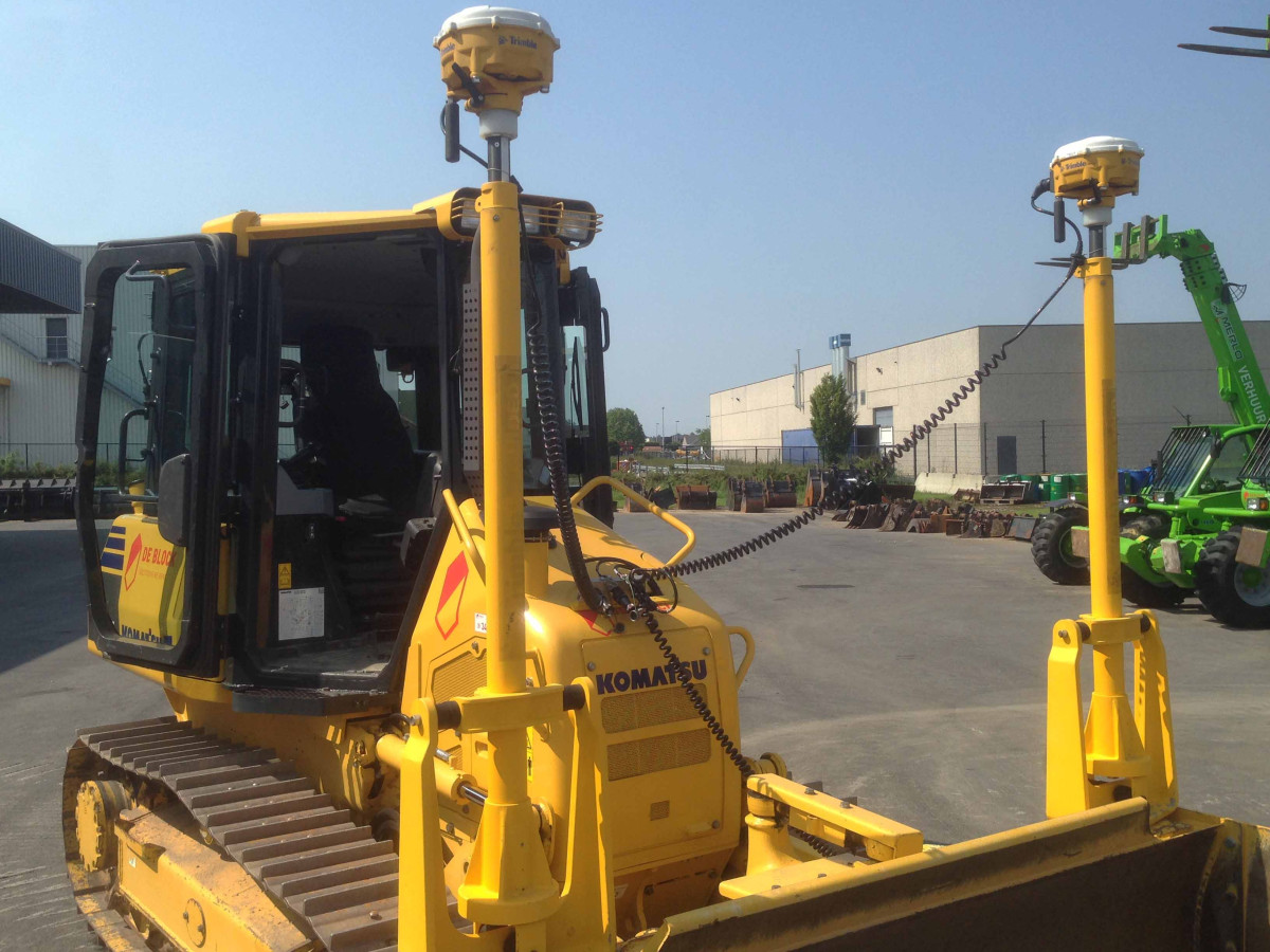 De Block - 3D sturing voor bulldozer Komatsu D37 op GPS en UTS (Total ...