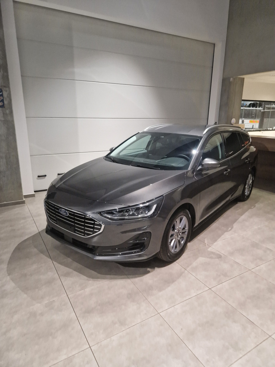 VERKOCHT FORD FOCUS CLIPPER TITANIUM MHEV