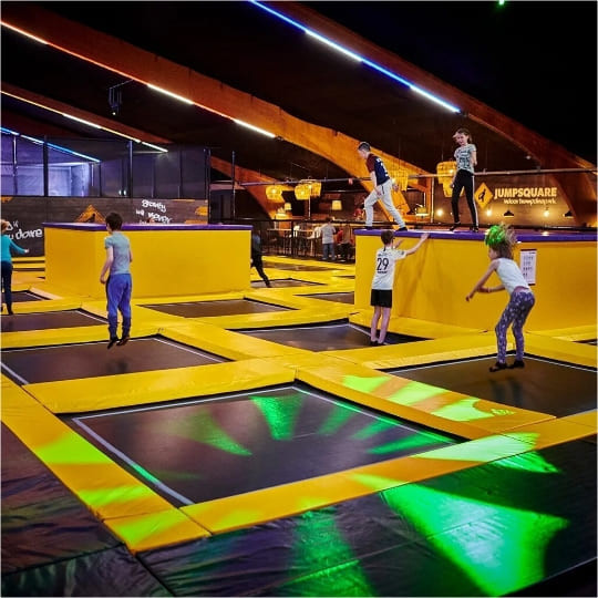 Trampolinepark You Jump: springplezier voor jong en oud | Hi Flanders