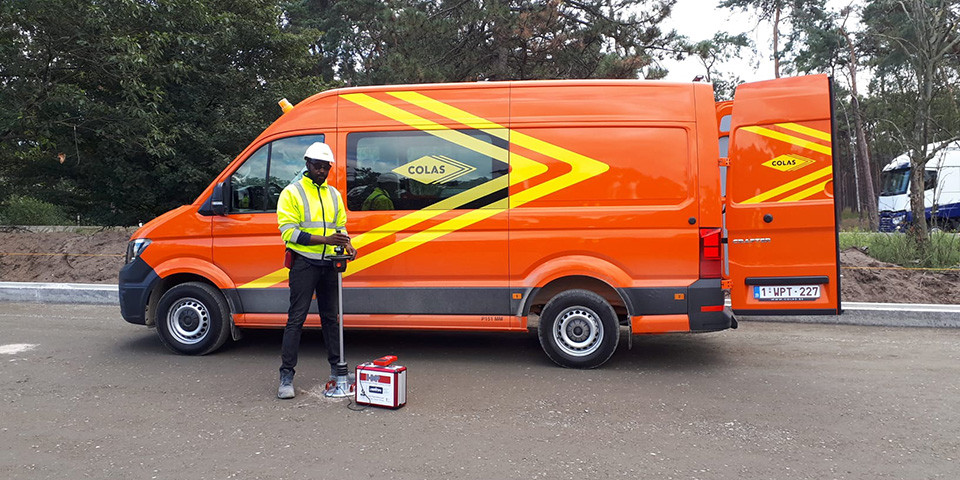 Lasertopo - HMP LFGpro: dynamisch plaatproeftoestel bij Colas Belgium