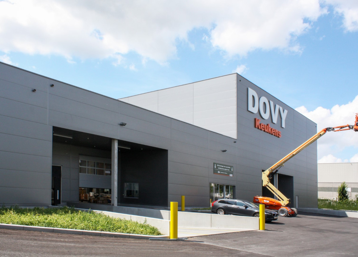 Dovy keukens bouwt nieuw hoogbouw magazijn - Spanbo